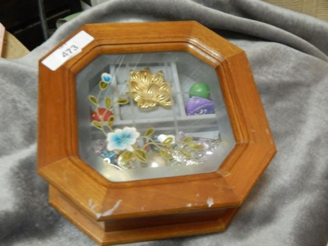 WOODEN OCTAGON JEWELRY BOX & CONTENTS