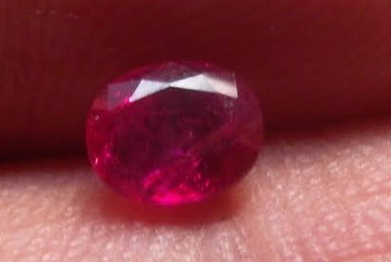 Stunning Vivid Red Ruby 0.95 carats - no treatment