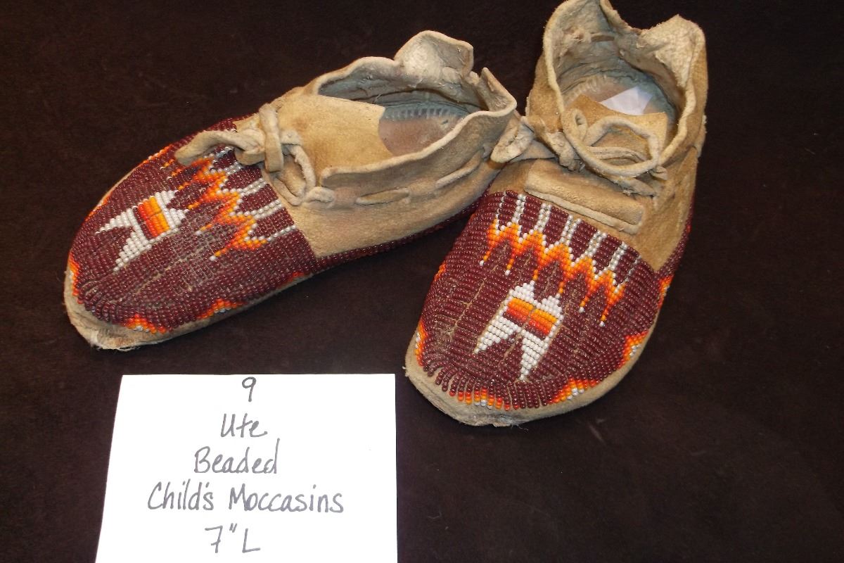 Ute Beaded Childs Moccasins. 7" L