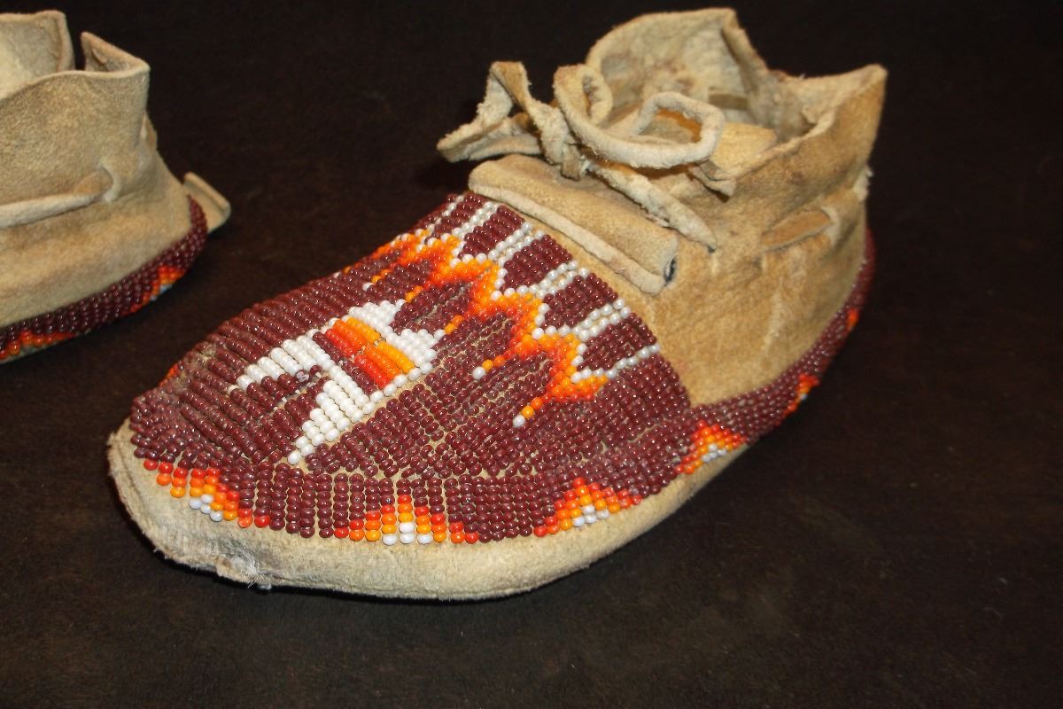 Ute Beaded Childs Moccasins. 7" L