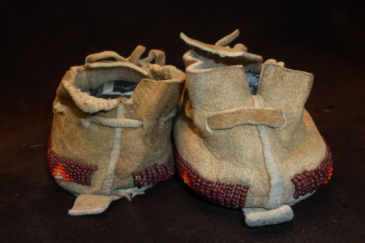 Ute Beaded Childs Moccasins. 7" L