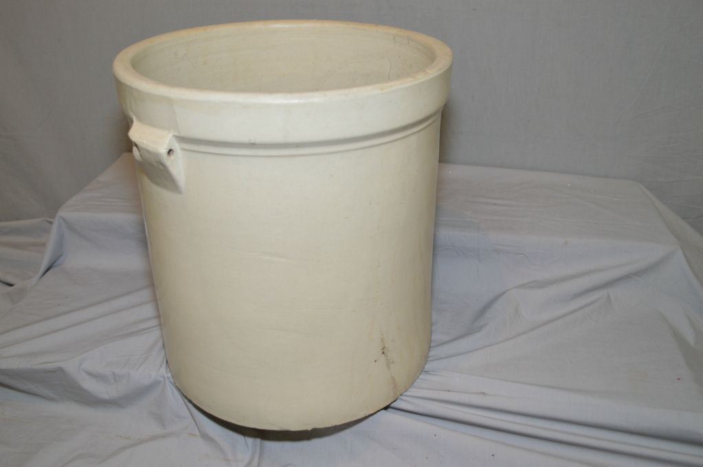 Six gallon Medalta crock