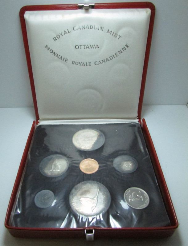 1967 Canada Confederation Coin Set With Silver Medallion In Original Box