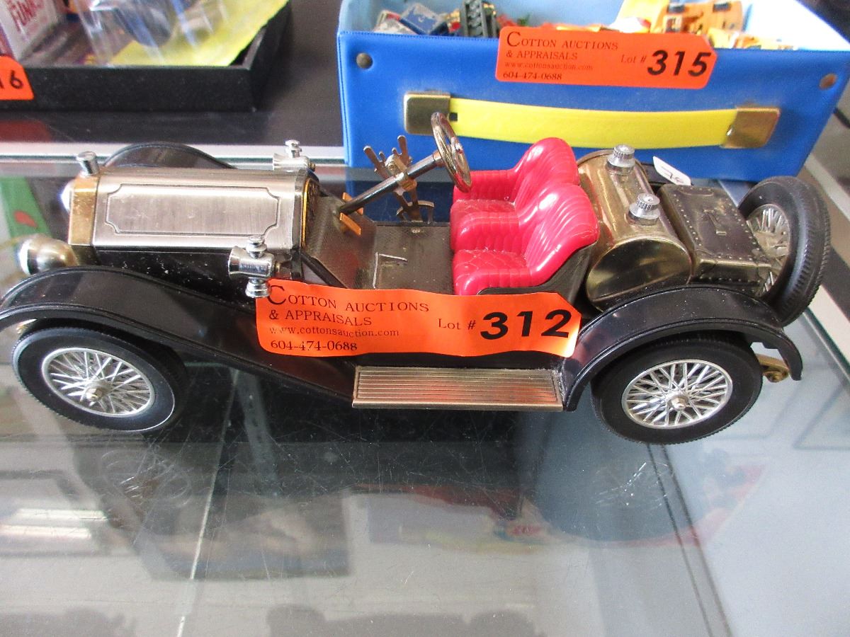 Vintage transistor radio car