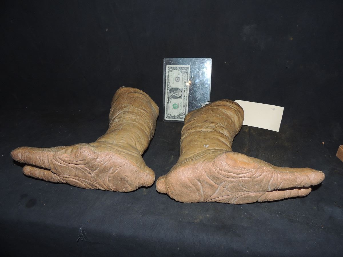 ET THE EXTRA TERRESTRIAL PUPPET FEET FROM ORIGINAL PRODUCTION ONLY PAIR ...