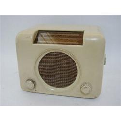 A BUSH CREAM BAKELITE WIRELESS, Type D.A.C 90, cloth grille 30-40...