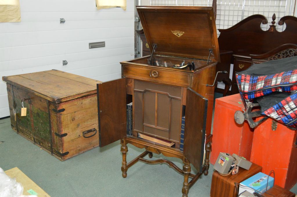Walnut cased floor standing Victrola gramophone, includes extra needles ...