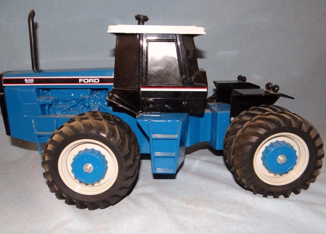 Ford 846 4 x 4 tractor, 1:16, Scale Models, NIB