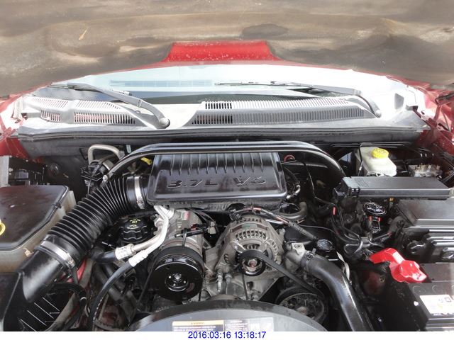 2006 - JEEP COMMANDER (ENGINE LOUD NOISE)