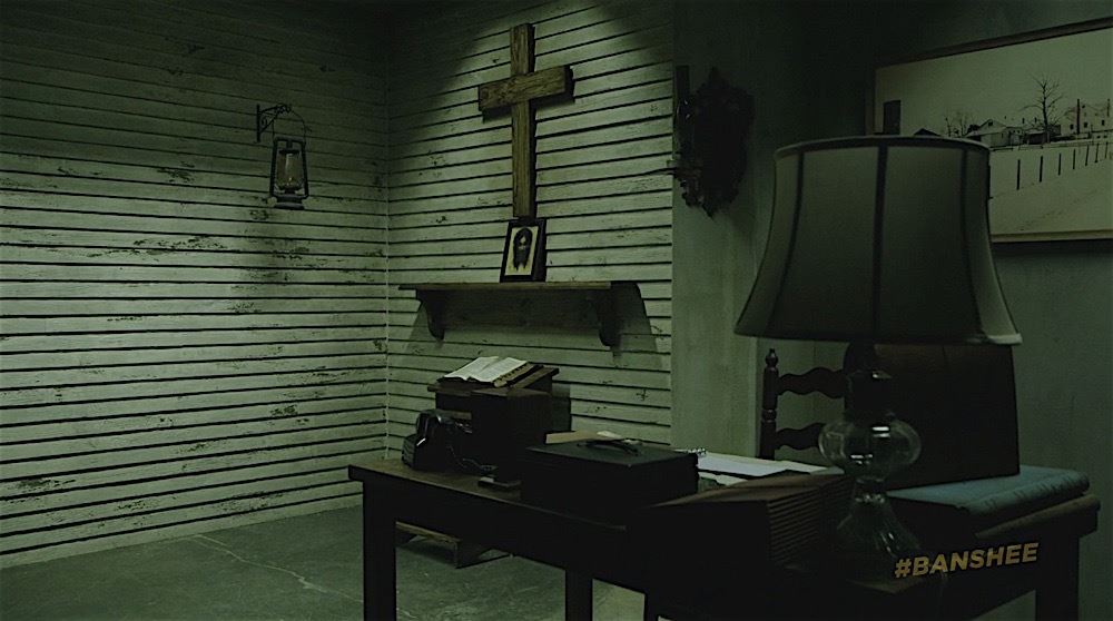 Banshee (TV) - Kai Proctor's Prayer Room Lamp (Ulrich Thomsen) - 19583