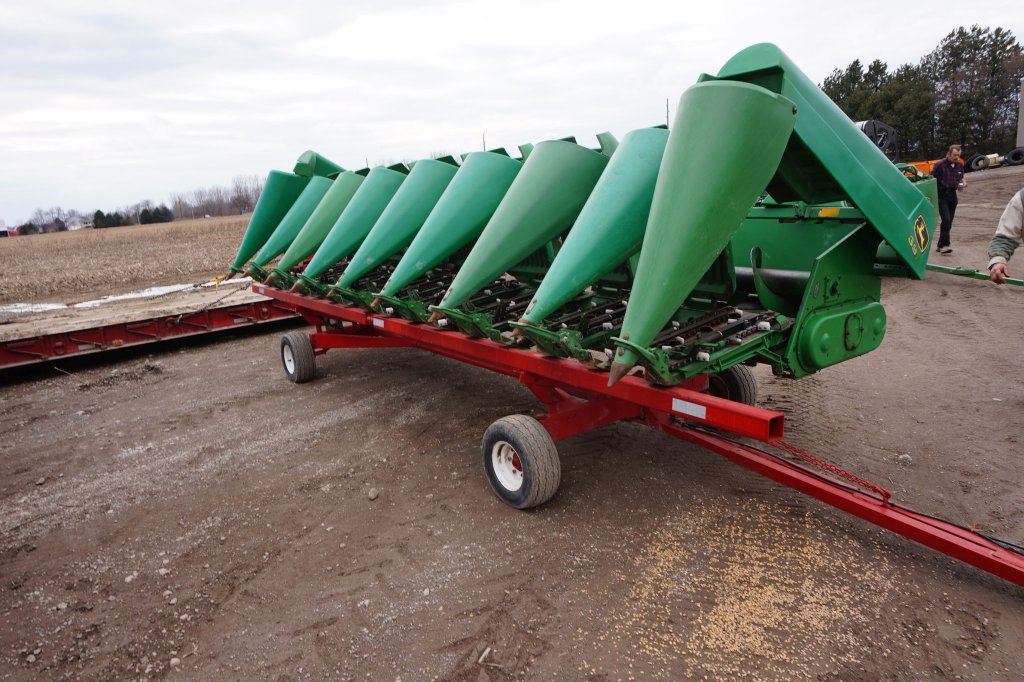 John Deere 893 Corn Head, 8 Row 30", Hydraulics. Deck Plates, Calmer ...