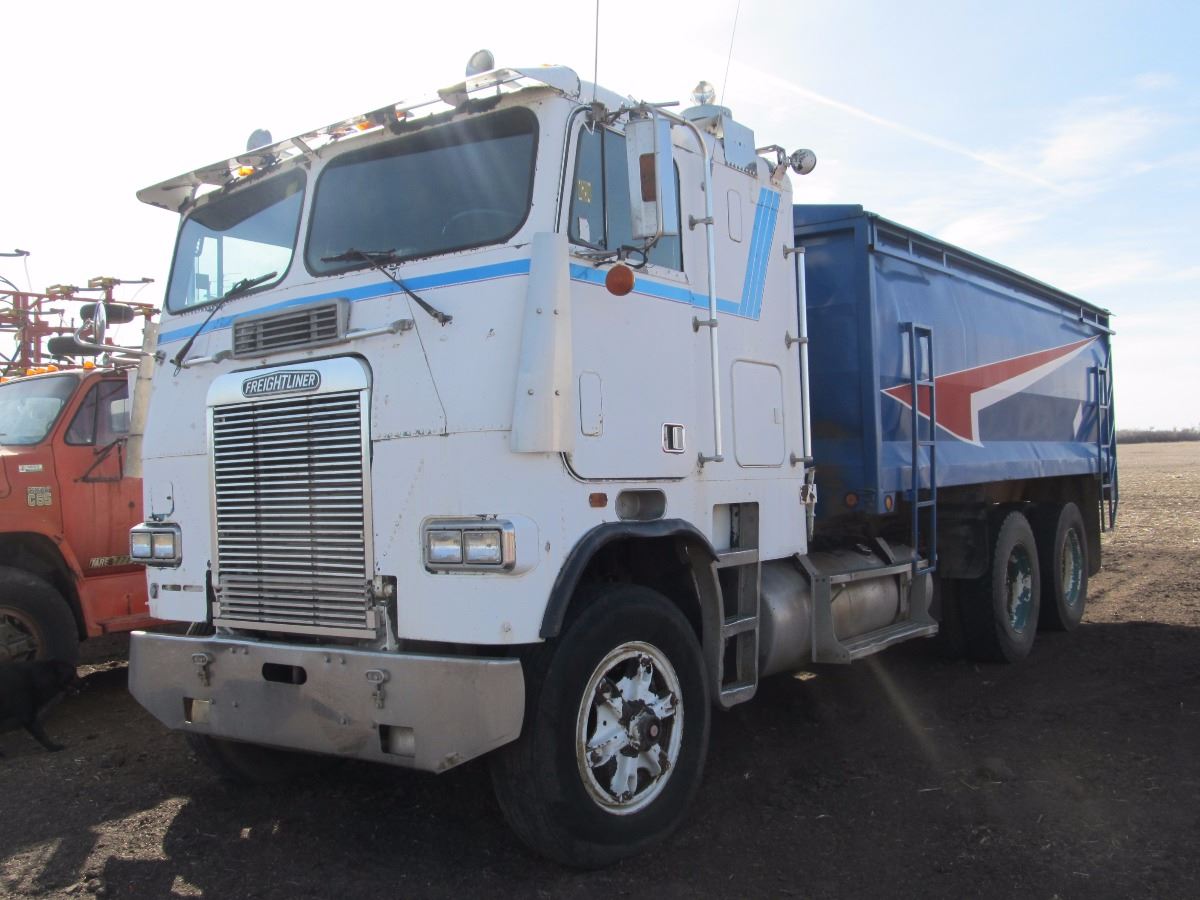 1986 FREIGHTLINER CAB OVER TANDEM AXLE GRAIN TRUCK