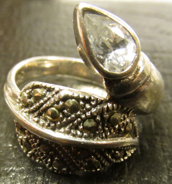 .925 Sterling Silver Marcasite Leaf Ring w/White Tear Drop Stone