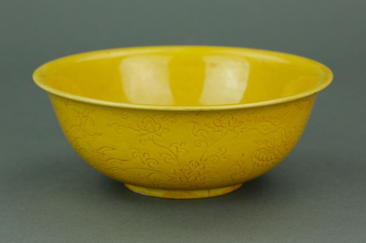 Chinese Yellow Ground Porcelain Bowl Chenghua Mark