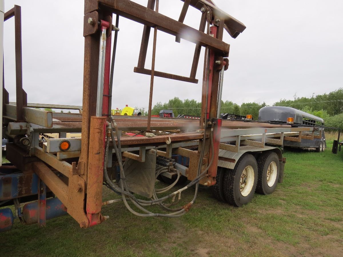 KENWORTH W900 SELF UNLOADING BALE TRUCK