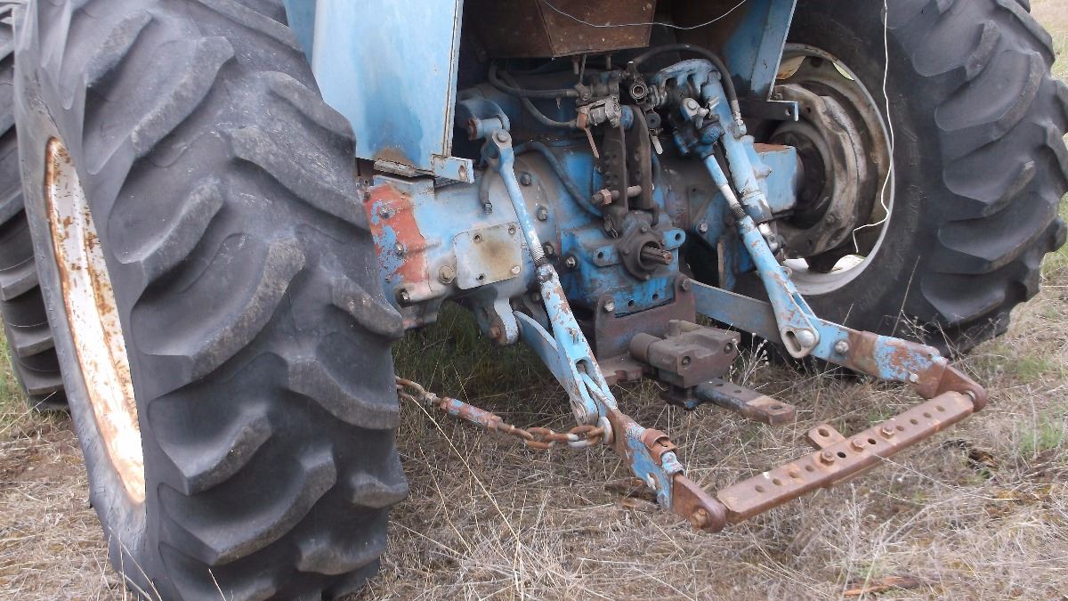 Ford County 4X4 Tractor- Loader- Hinkler Cab- Runs Good- Loader Works ...