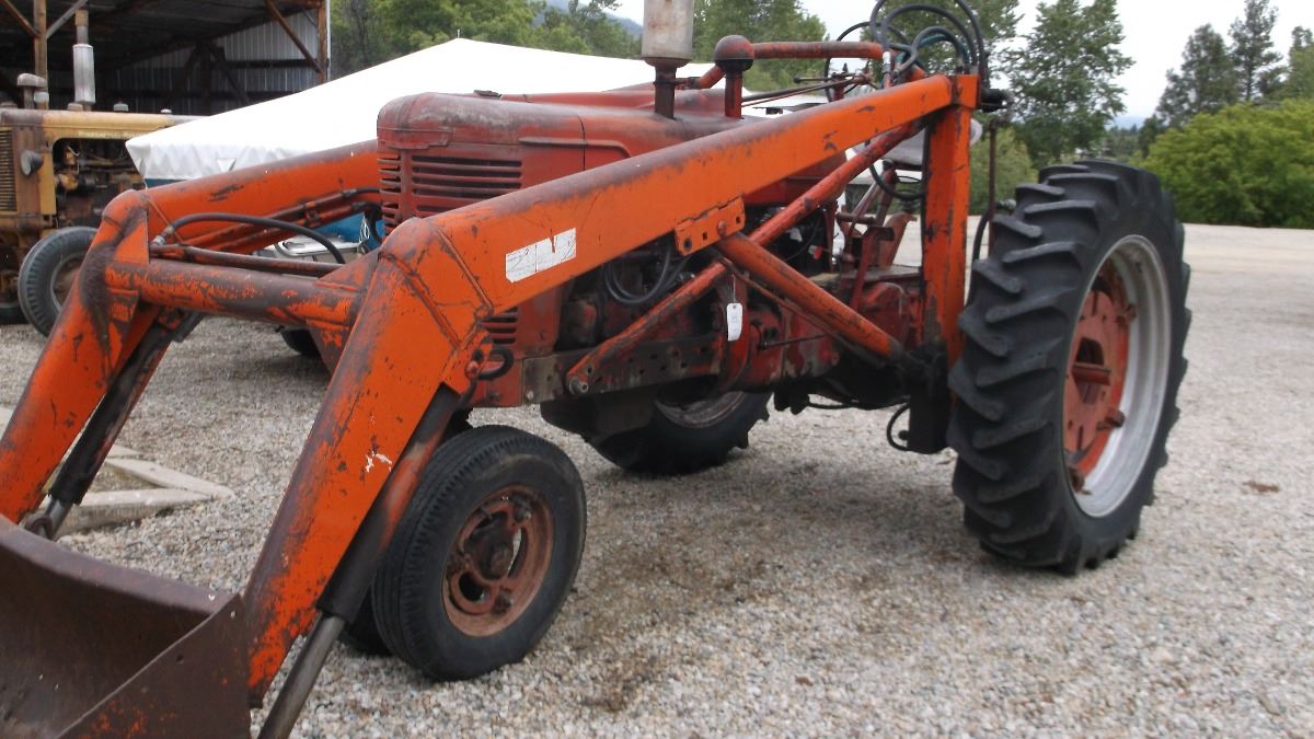 IH M Tractor- Dual Loader- Runs Good- Loader Works- Gas #FBK64133