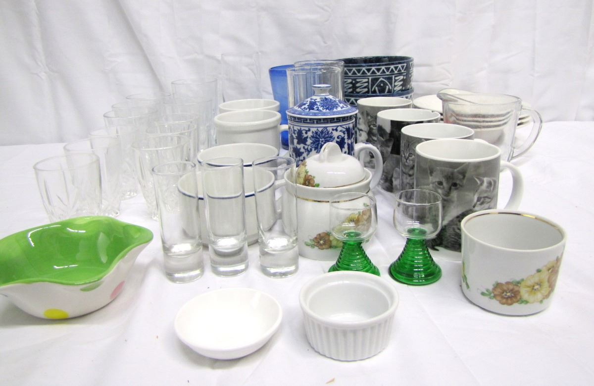 Misc. Personal Property (39): Kitchen items including cat and ...