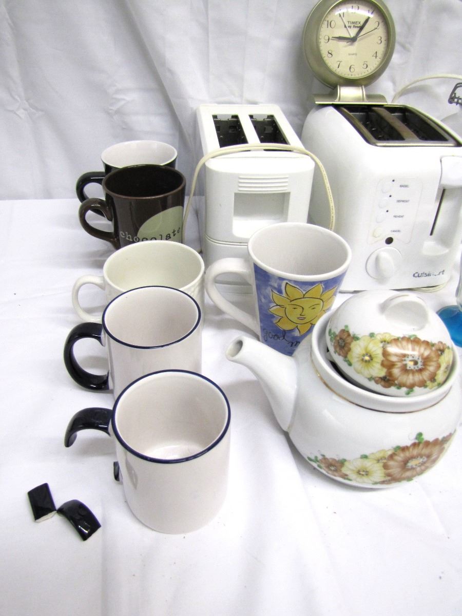 Misc. Personal Property (39): Kitchen items including cat and ...