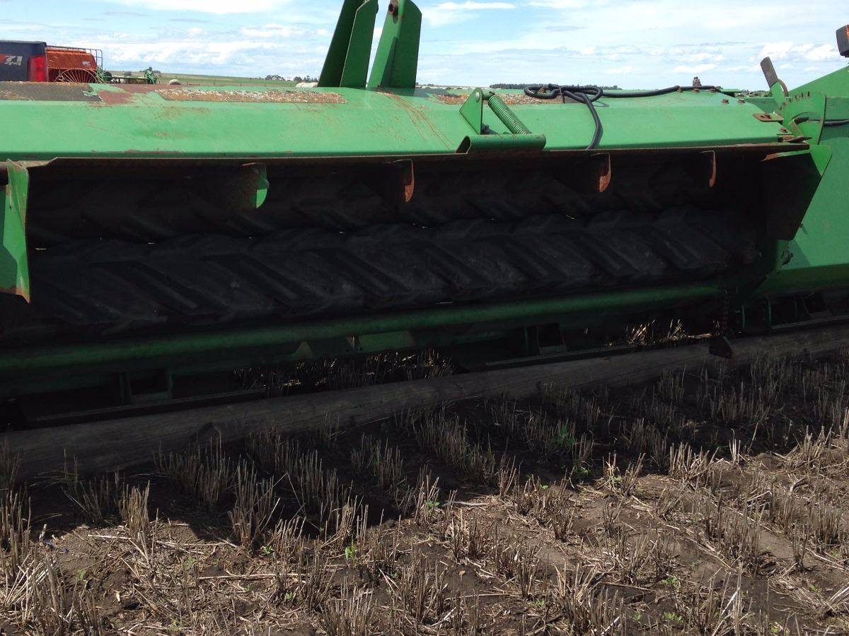 JOHN DEERE 890 - 16' HAY HEADER