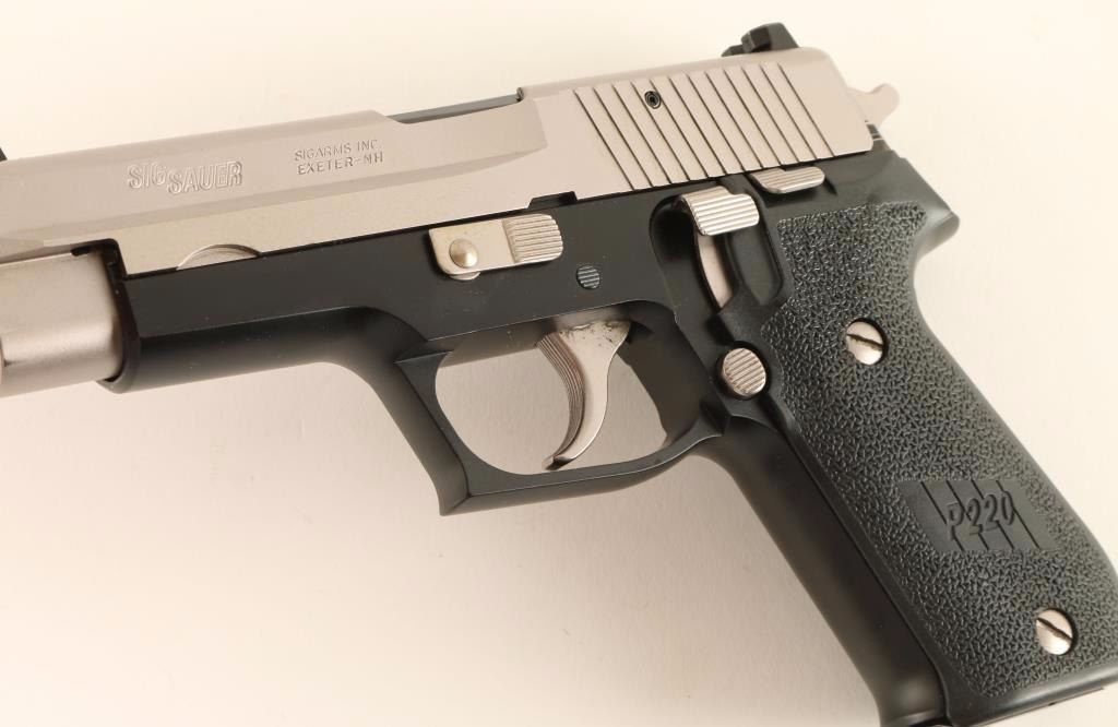 Sig Sauer P220 .45 Auto SN:G293138