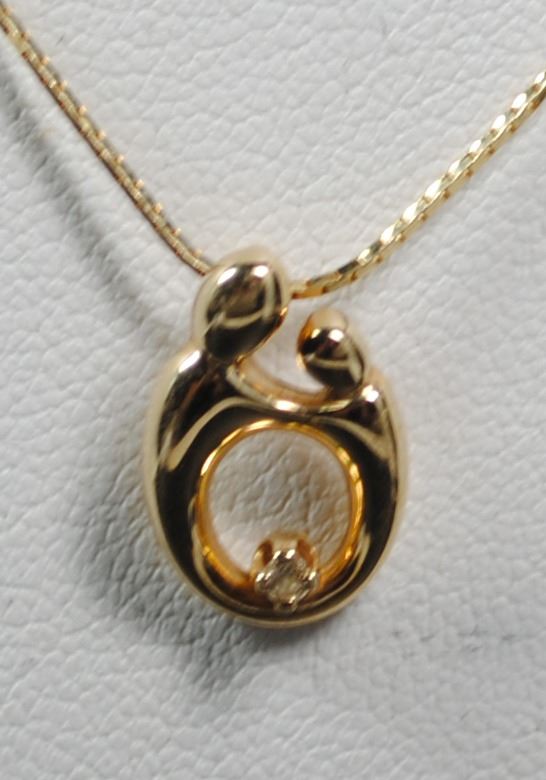 Kaynar 14K Yellow Gold Diamond Mother Child Pendant Chain Necklace 19"