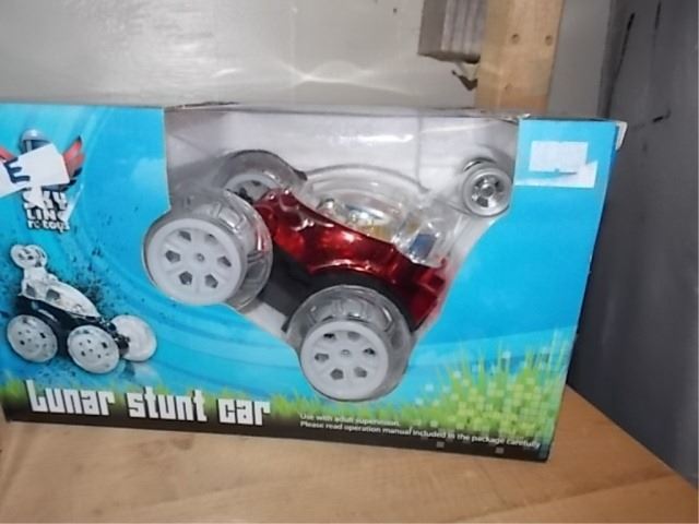 REMOTE CONTROL LUNAR STUNT CAR
