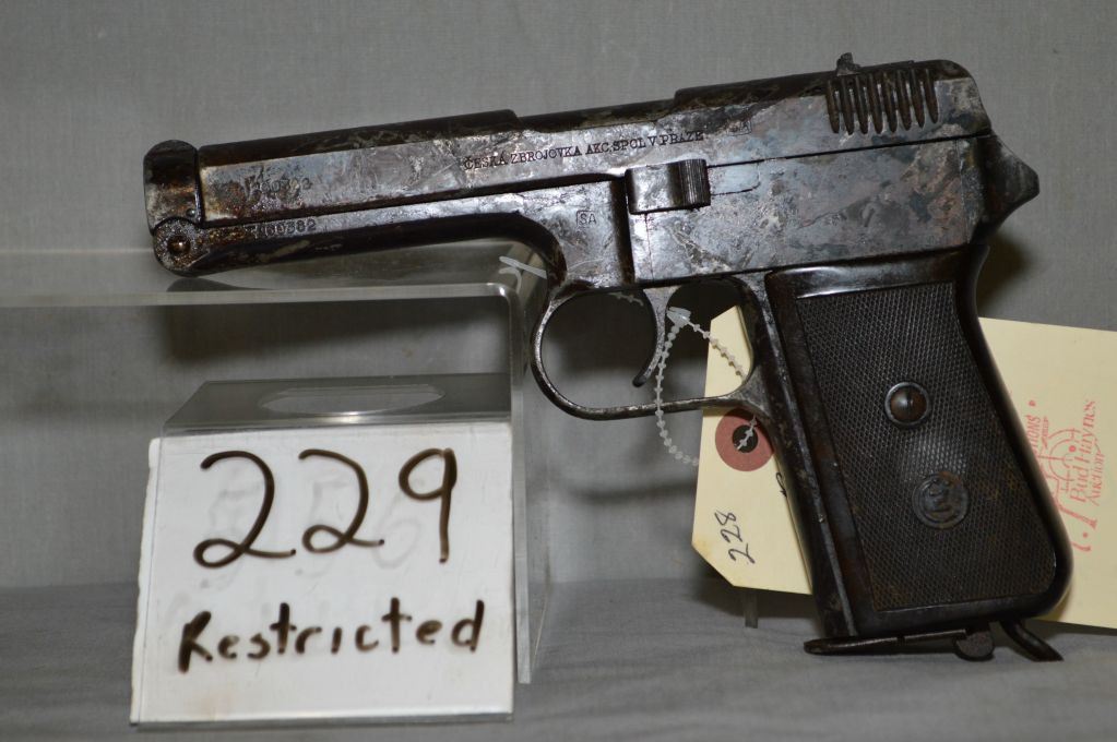 CZ Model CZ 38 .380 Auto Cal 8 Shot Semi Auto Pistol w/ 117 mm bbl ...