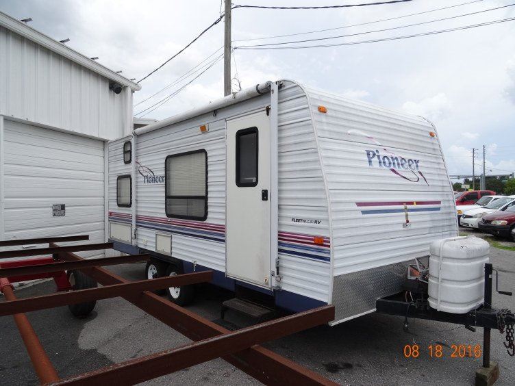 2004 Fleetwood Pioneer 18T6 TIA 20' Tag Along Camper