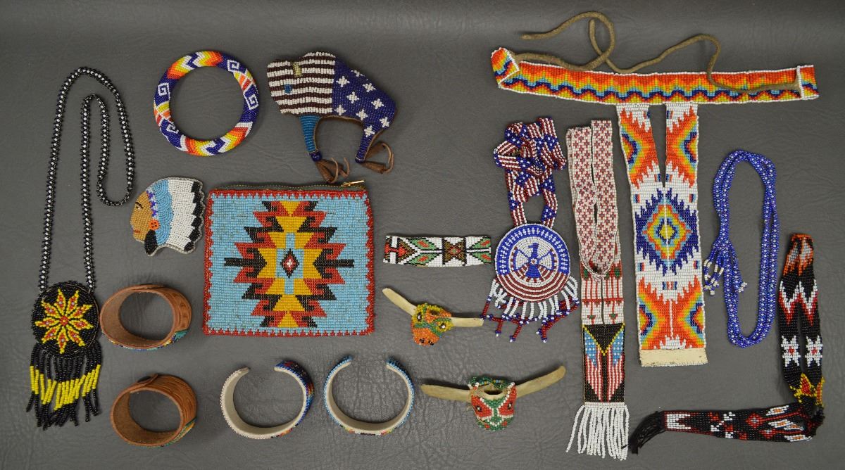 SIXTEEN NATIVE AMERICAN BEADED ITEMS