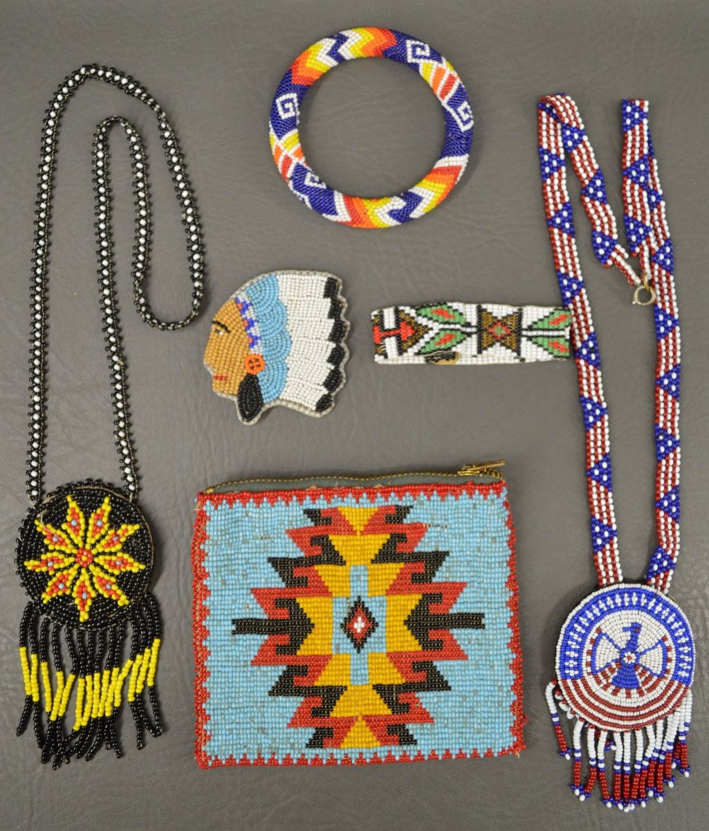 SIXTEEN NATIVE AMERICAN BEADED ITEMS