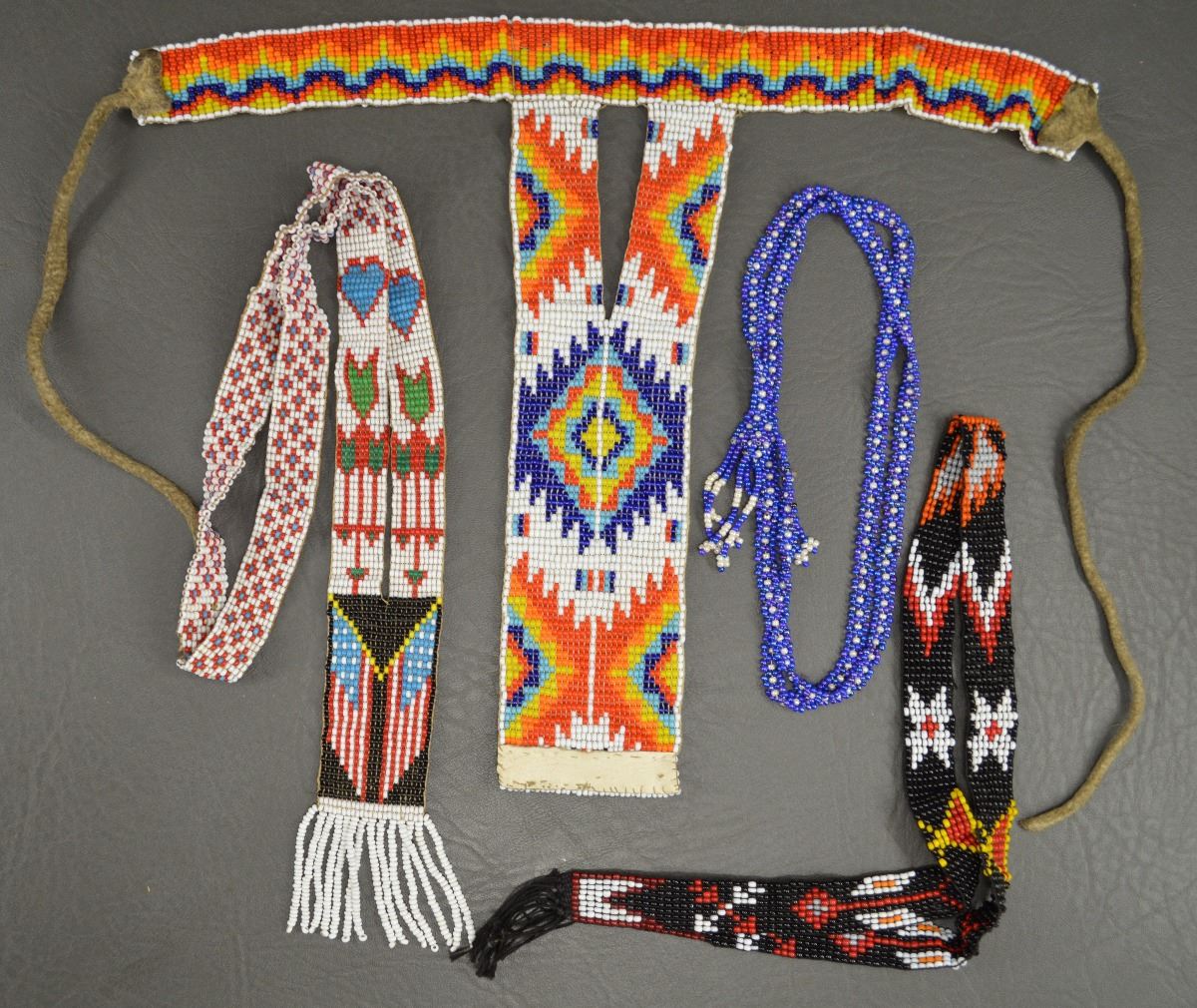 SIXTEEN NATIVE AMERICAN BEADED ITEMS