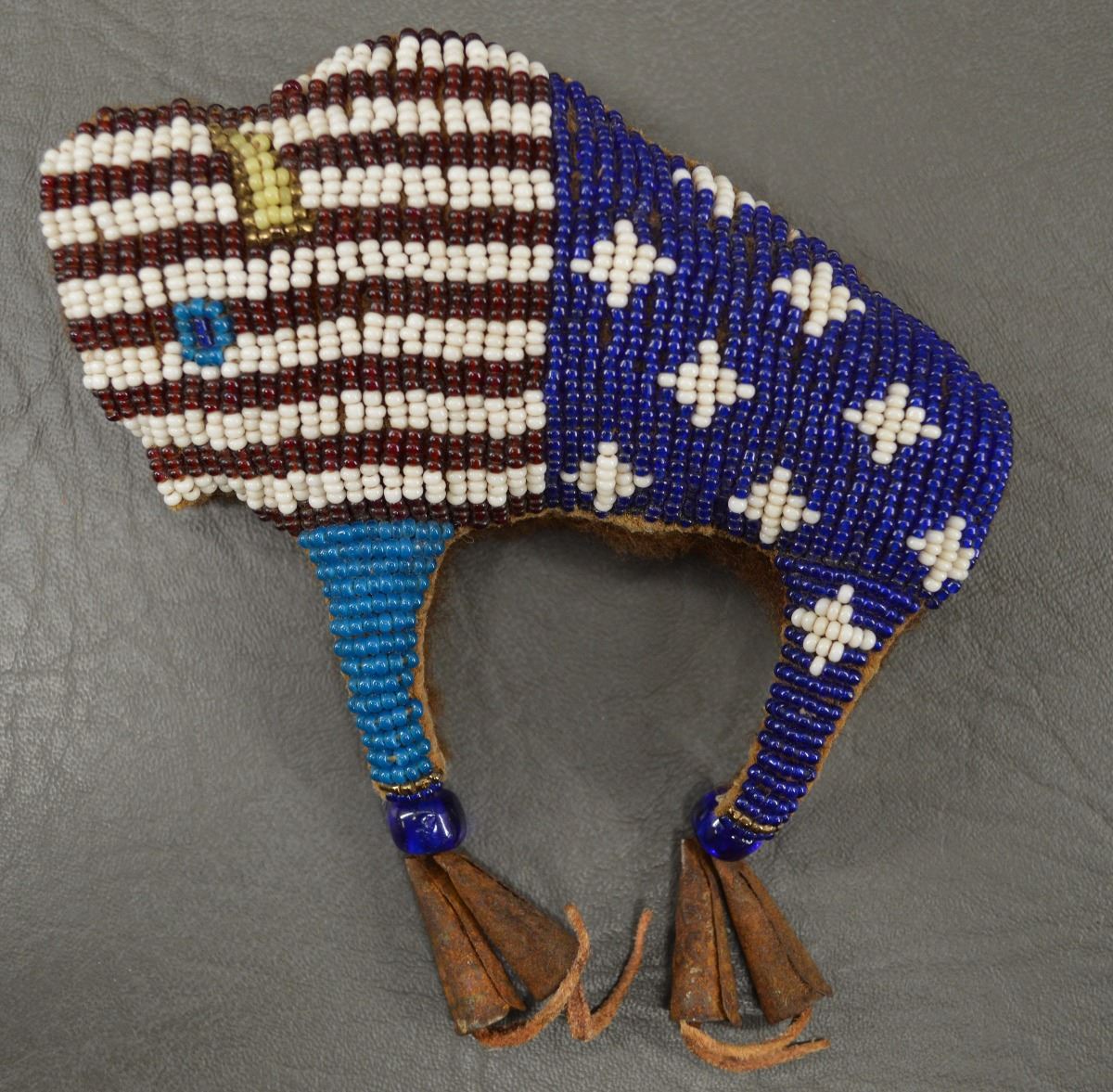 SIXTEEN NATIVE AMERICAN BEADED ITEMS