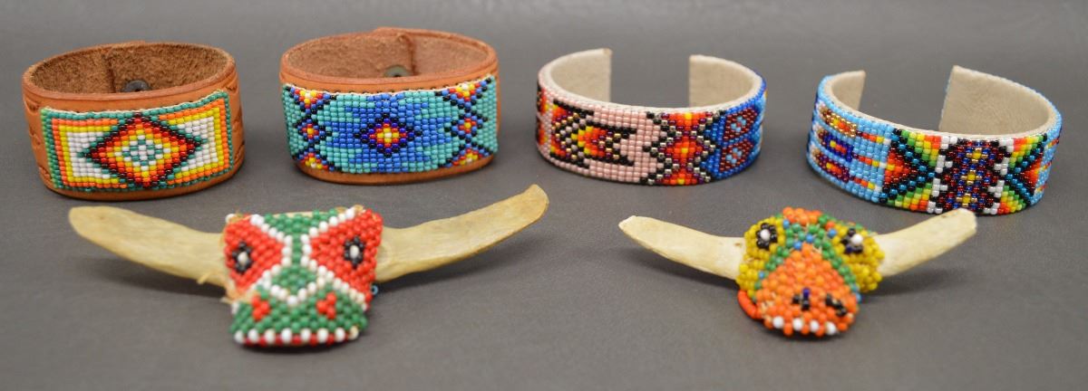 SIXTEEN NATIVE AMERICAN BEADED ITEMS