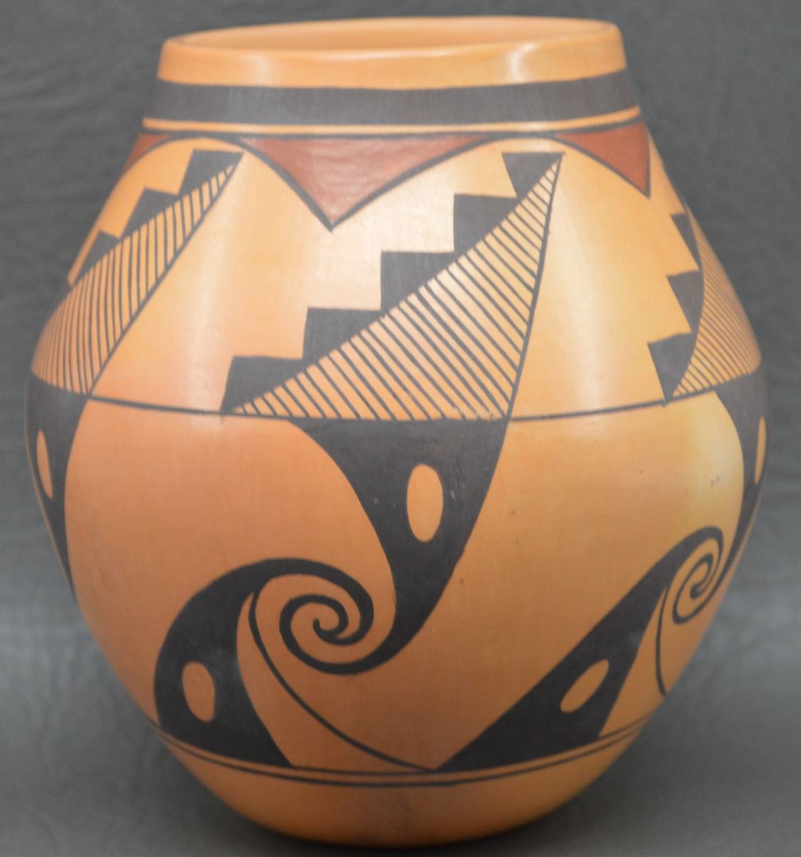 HOPI POTTERY VASE BY DARLENE NAMPEYO