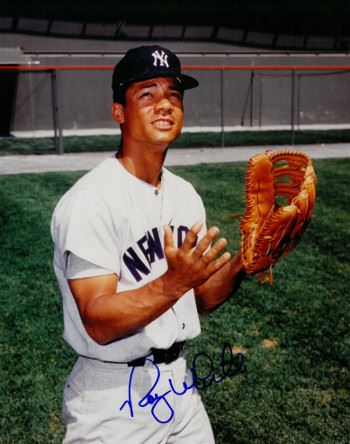 Roy White Signed New York Yankees 8X10 Photo (Blue Sig)