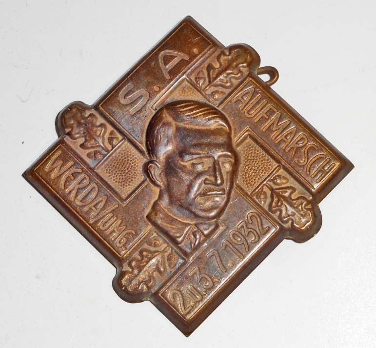 NAZI GERMAN DICTATOR ADOLF HITLER SWASTIKA TINNIE RALLY BADGE