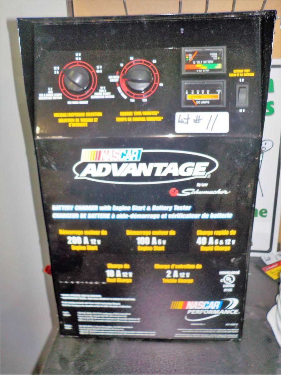 SCHUMACHER NASCAR ADVANTAGE BATTERY CHARGER W/ENGINE START & BATTERY TESTER