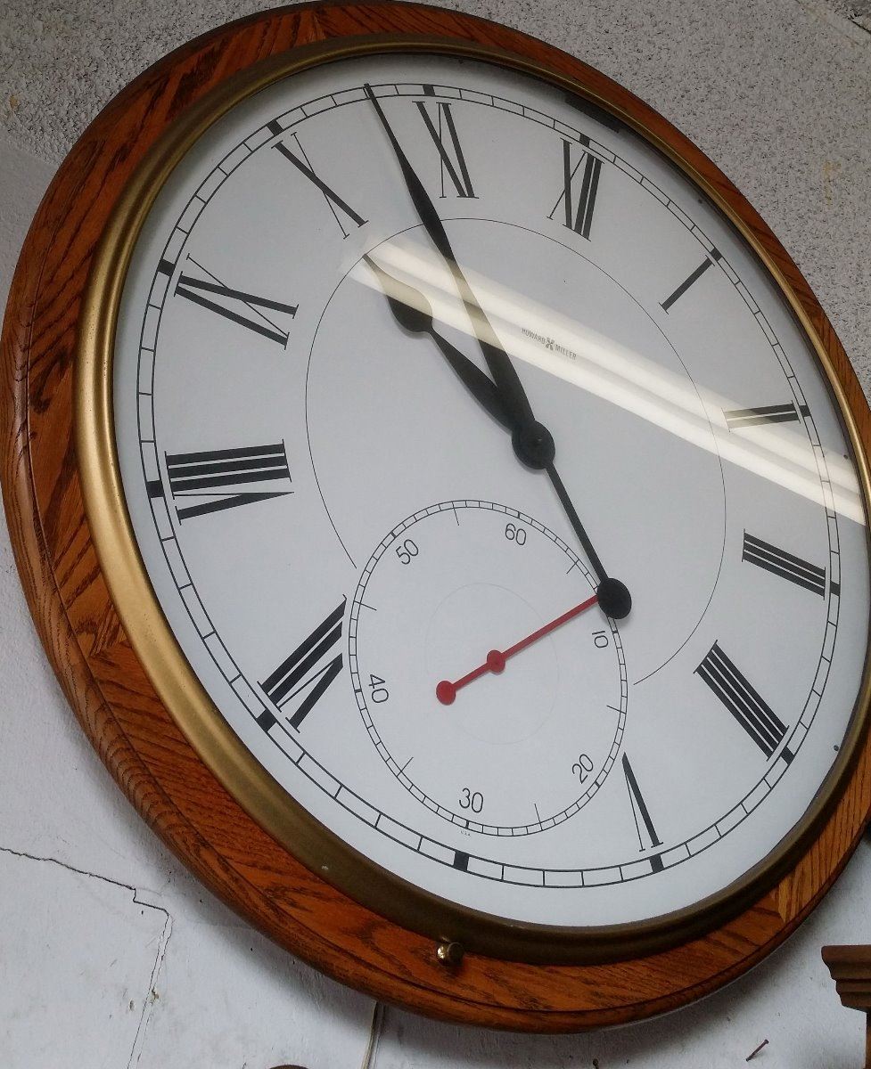 Howard Miller XXL Rare Vintage Wall Clock 42", 40-lbs