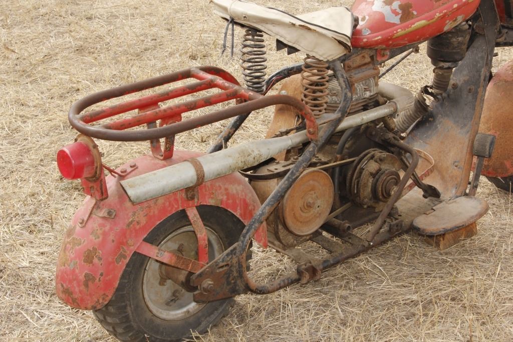 1958 Cushman Eagle Scooter with Husky 17M8-3
