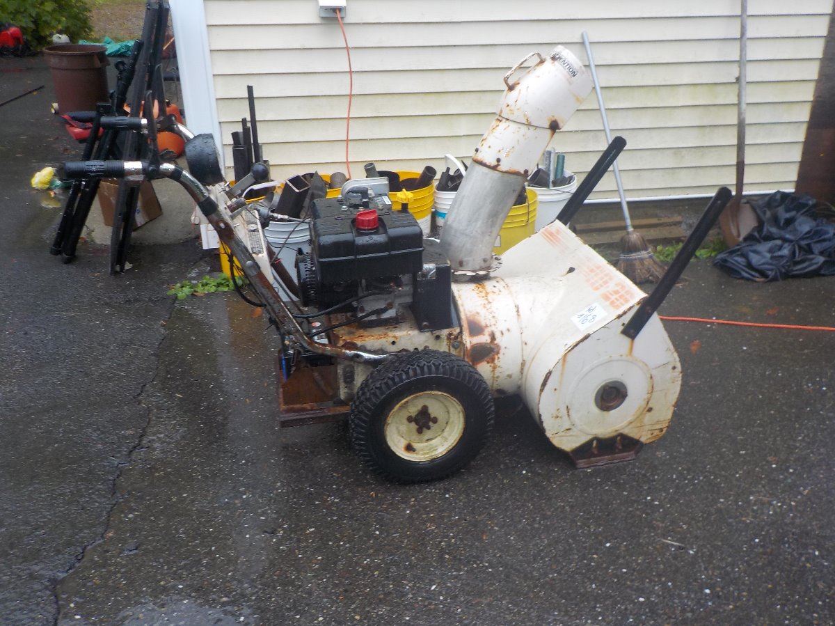 MTD SNOWFLITE 10/26 SNOW BLOWER