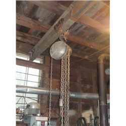 YALE MANUAL CHAIN HOIST & BEAM TROLLEY