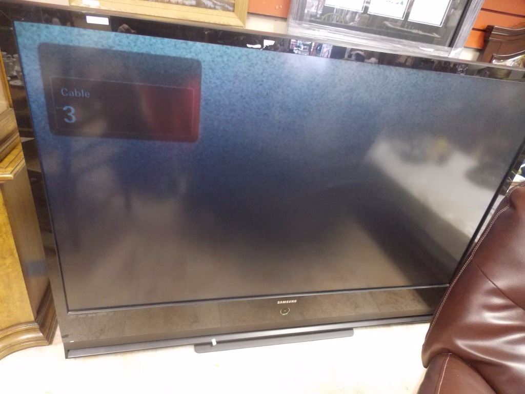 SAMSUNG 72" FLAT SCREEN REAR PROJECTION T.V - WORKING