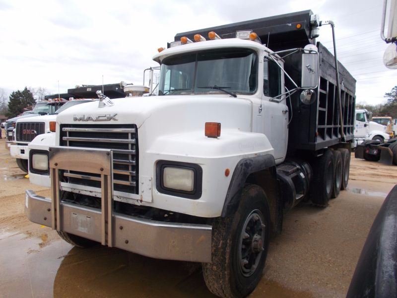 1996 MACK RD690S DUMP, VIN/SN:1M2P264C6TM021332 - TRI-AXLE, 300 HP MACK EM77 DIESEL ENGINE, 7 ...