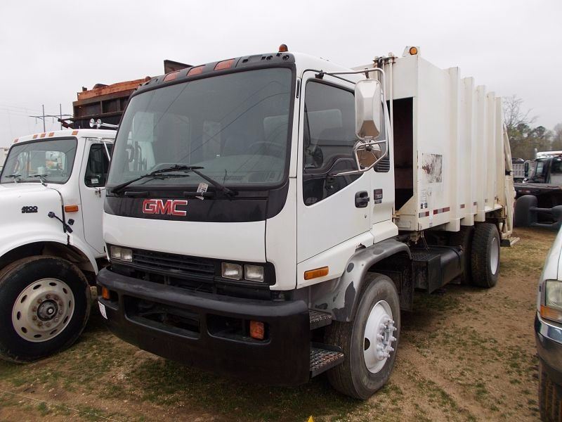 2002 GMC T7500 GARBAGE TRUCK, VIN/SN:1GDM7C1C12J505593 - S/A, CAT 3126 DIESEL ENG, A/T, 23K ...