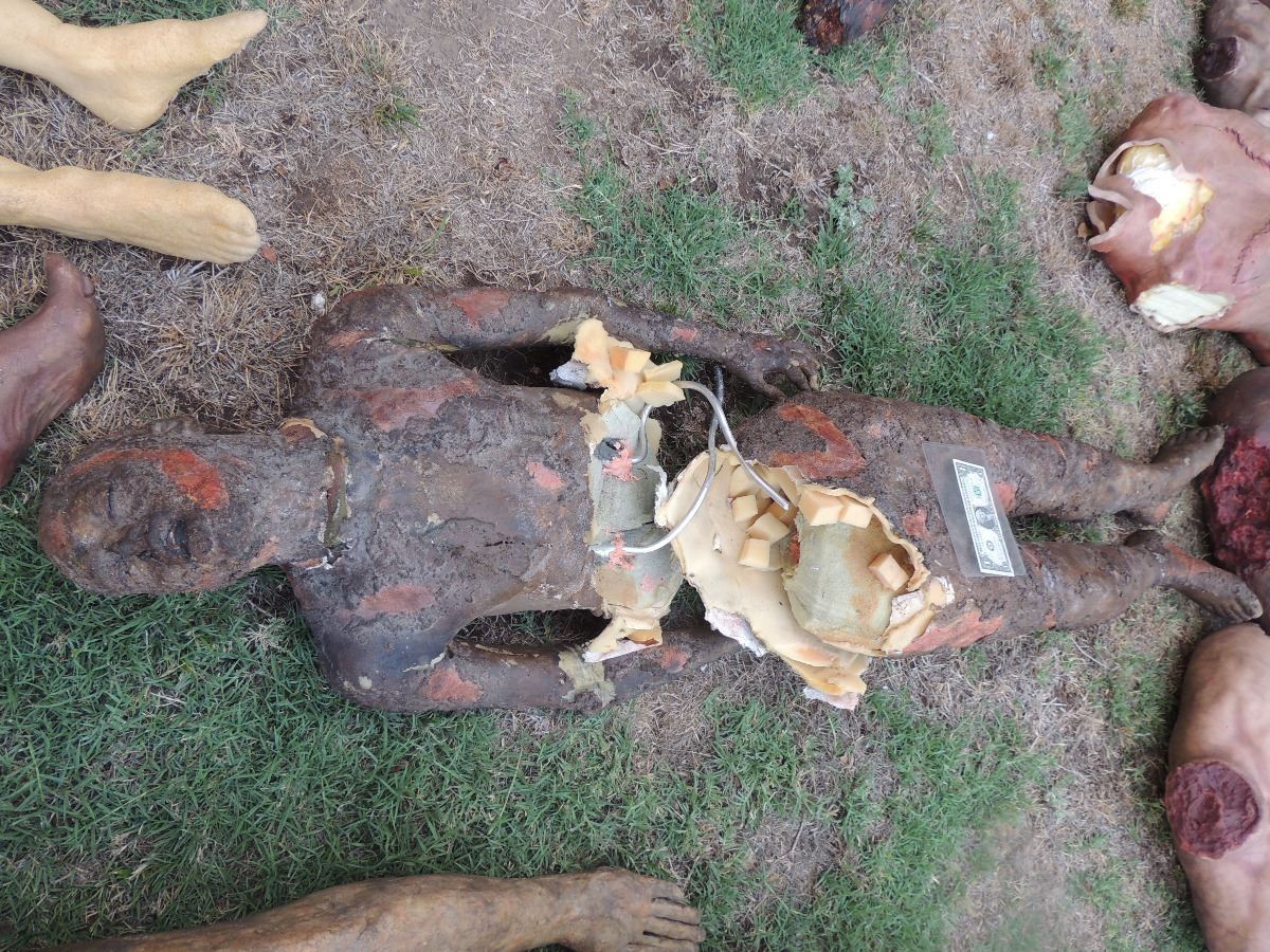 ZOMBIE AUTOPSY DEAD BLOODY ROTTEN ZOMBIE BODY 20