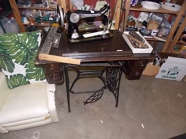 VINTAGE SINGER SEWING MACHINE WITH TREADLE BASE - MODEL D7849