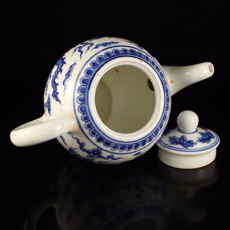 Chinese Ming Dynasty Blue And White Porcelain Tea set. Teapot ,Cups & Plate