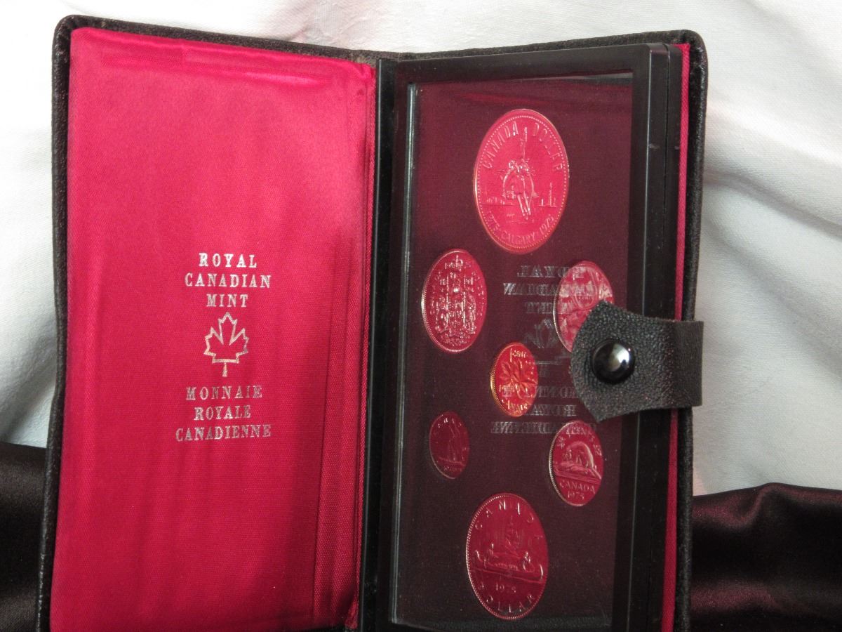 1975 CASED CANADIAN DOUBLE STRUCK COIN SET