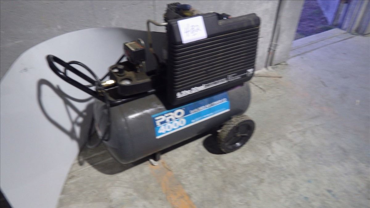 DEVILBISS 6.5 HP 20 GAL TWIN CYCLE PRO 4000 AIR COMPRESOR